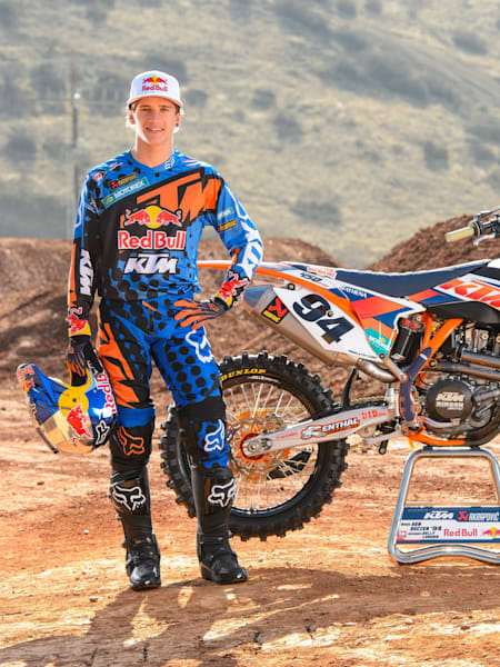 A close up infographic look at Ken Roczen's KTM 450 SXF