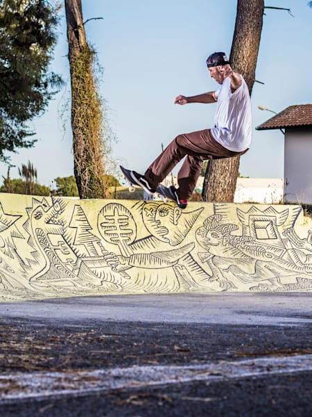 Romain Covolan construye sus propios spots y los ripa