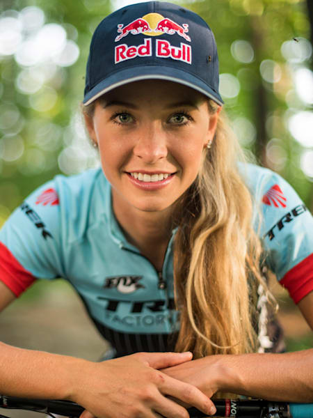 Emily Batty rides the Mont-Sainte-Anne XCO track