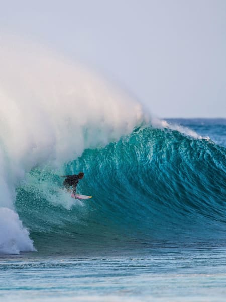 Surf sur des vagues parfaites à Pipeline, Hawaï | Vidéo