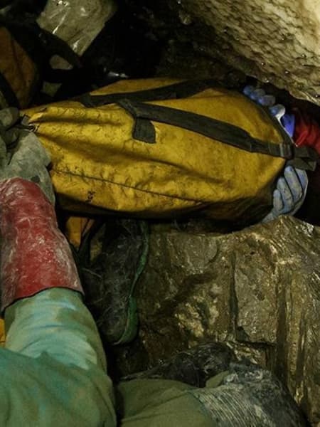 Make you feel claustrophobic: 60-second cave clip