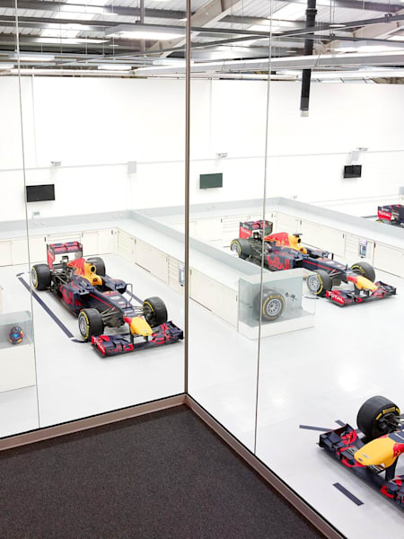 Formula One: Red Bull Racing RB13 – Factory Tour Video