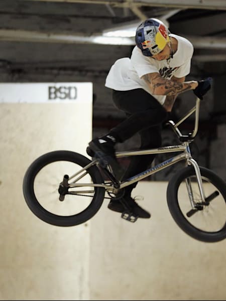 Kriss Kyle, Raw 100: Riding BMX at Unit 23 | Red Bull