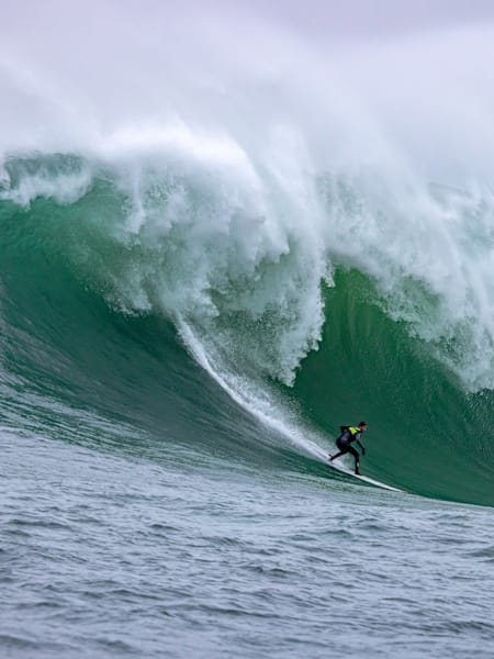 Top surfing spots in Santa Cruz for an unforgettable ride