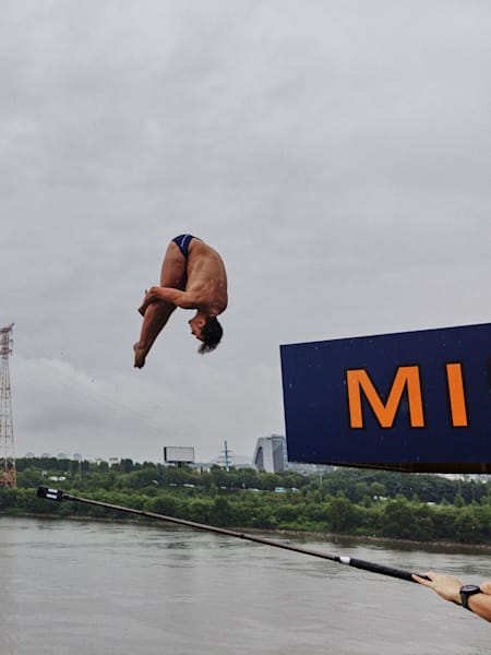 레드불, 18m 양화대교에서 뛰어내리다