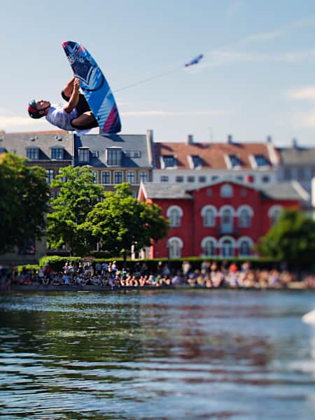 Red Bull Cope‘n’Waken: Wakeboarding competition *video*
