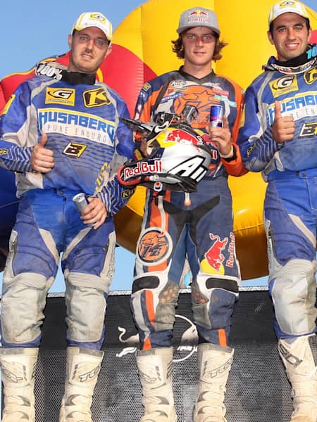 Video: Walker wins Red Bull Sea to Sky Beach Race