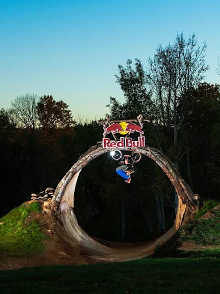 图集：Mike Hucker Clark在泥地上的满环骑行