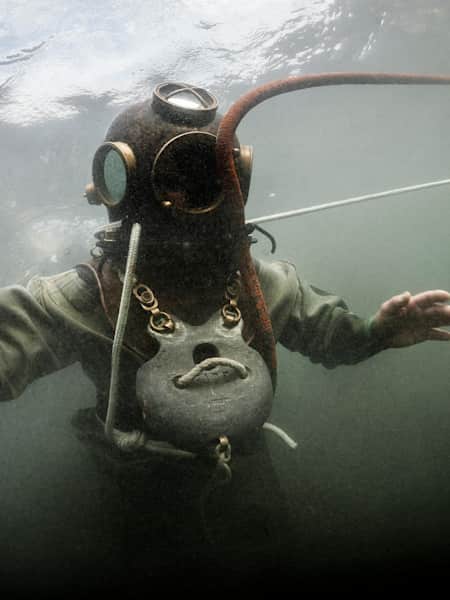 Antique diving gear: Historic equipment in Lake Geneva