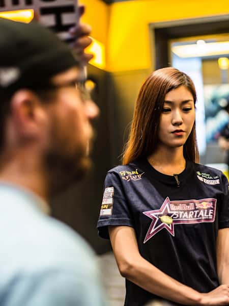 Not Just a Man's Game: StarCraft Pro Aphrodite