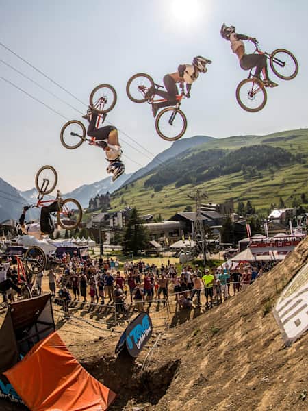 La mano que empuña el martillo: 2ª parte