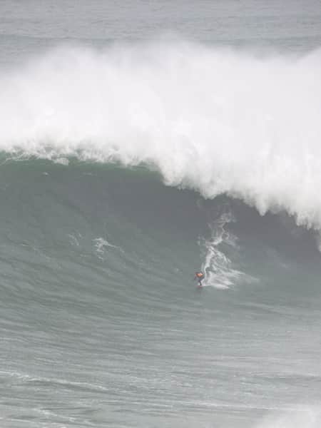Vídeo: un día especial de surf en Portugal