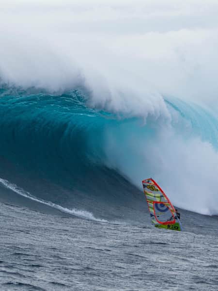 Móntate en esta ola gigante: ¡monstruo en vídeo POV!