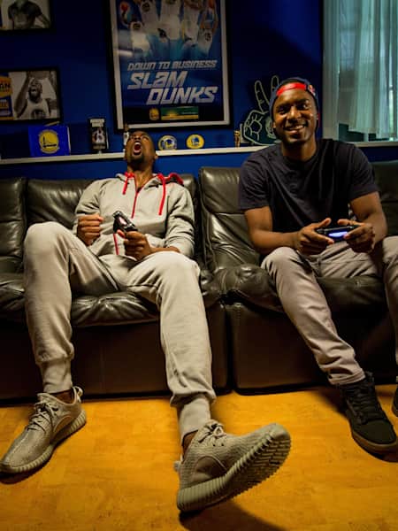 Snake Eyez Goes 1-on-1 With Harrison Barnes