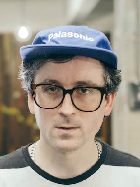 Alexis Taylor de Hot Chip toca parte de su álbum Piano