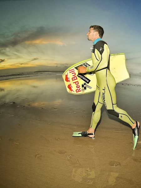 Surf à Noite de Regresso à Caparica