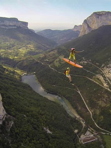 Flying Frenchies - Surfing a highline at 75kph