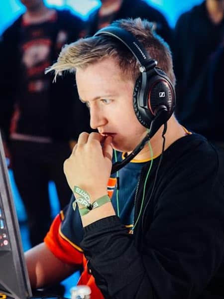 Red Bull interview: FaZe-gamer Joakim 'jkaem' Myrbostad