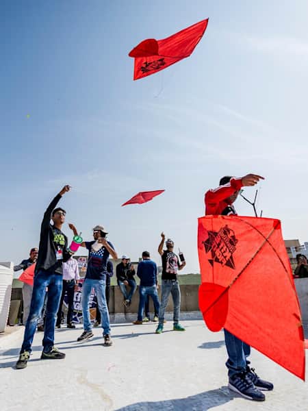 Kite Fighting India Pataangbazi *video* | Red Bull