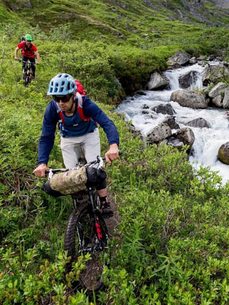 MTB Alaska: Take a trip trough the wilderness by bike