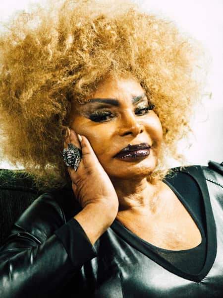 Elza Soares lança álbum de remixes