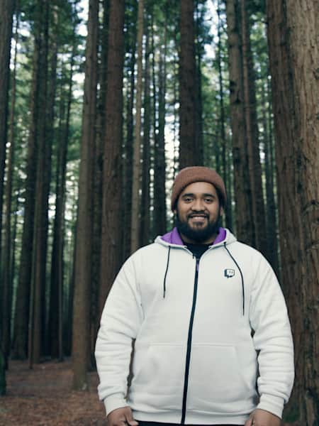 Broxh_ : NZ's viral star combining Twitch with carving
