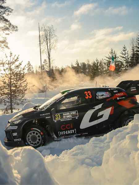 Evans defends slim lead in Sweden