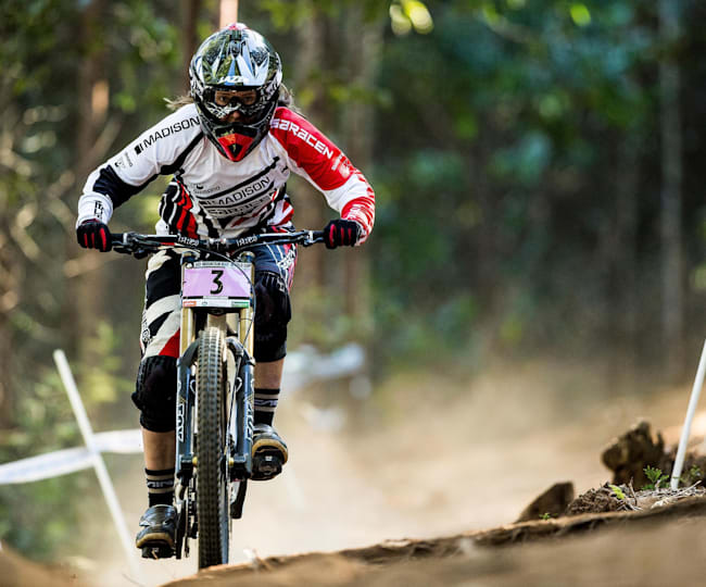 See how Manon Carpenter prepares for the UCI World Cup