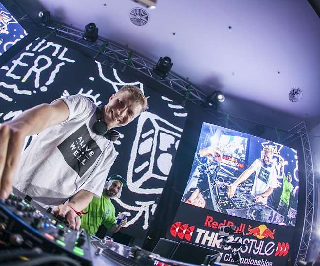 four-color-zack-asia-tour-video-diary