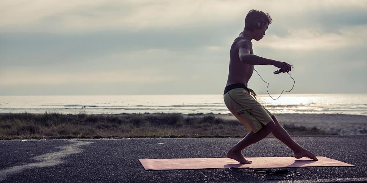Pre-surf warm-up: How to properly warm up before a surf