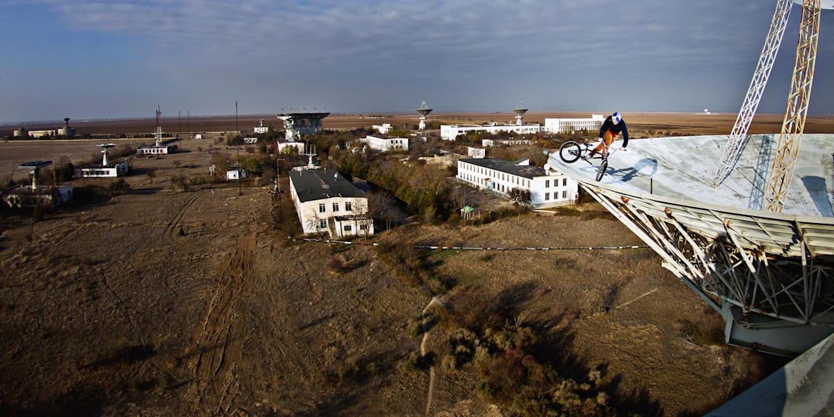 Vasya Lukyanenko, Riding over Space Radar