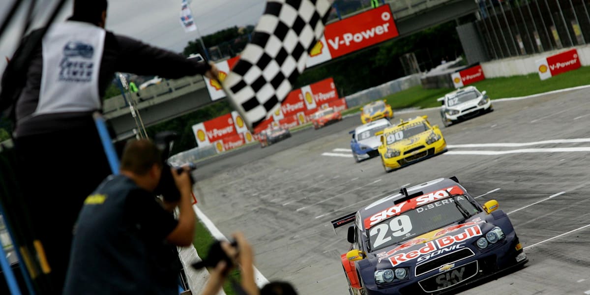 Red Bull Racing maintain perfect Stock Car start