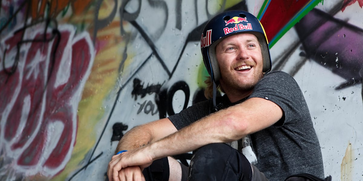 Vídeo: Mike Clark clava un Hang 5 to Front Flip