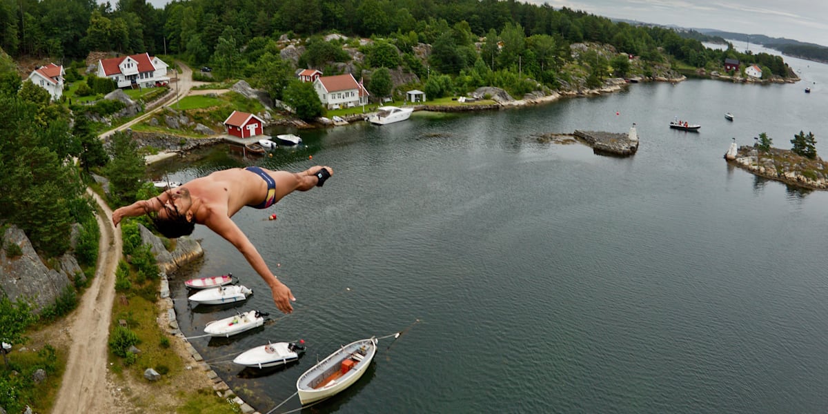 Orlando Duque og Anna Bader hopper fra Justøybrua