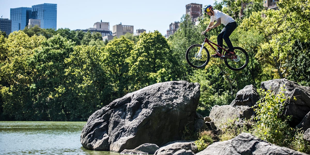 Timeout : Tom Oehler roule en trial à New York City