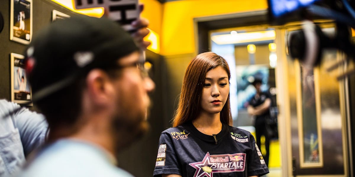 Not Just a Man's Game: StarCraft Pro Aphrodite