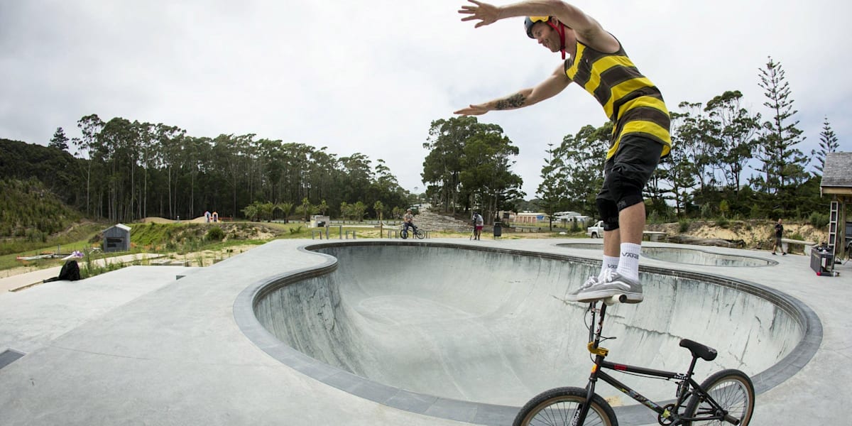BMX rider Mike 'Hucker' Clark bar rides in New Zealand