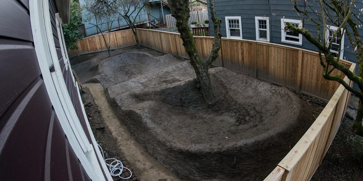 BMX & MTB: How to Build Your Own Backyard Pump Track