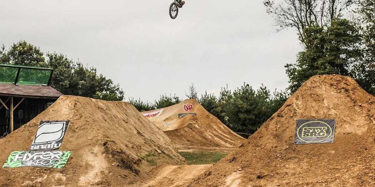Double Cross: Two Riders Race Thru BMX Dirt Jumps