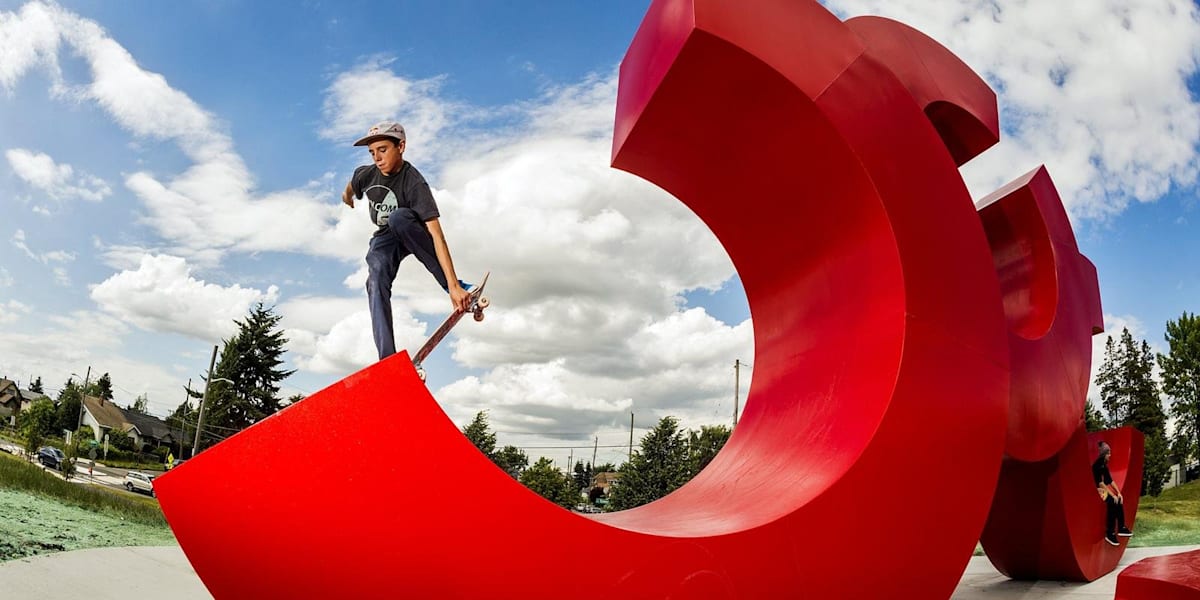 Alex Midler - Skateboarding Street