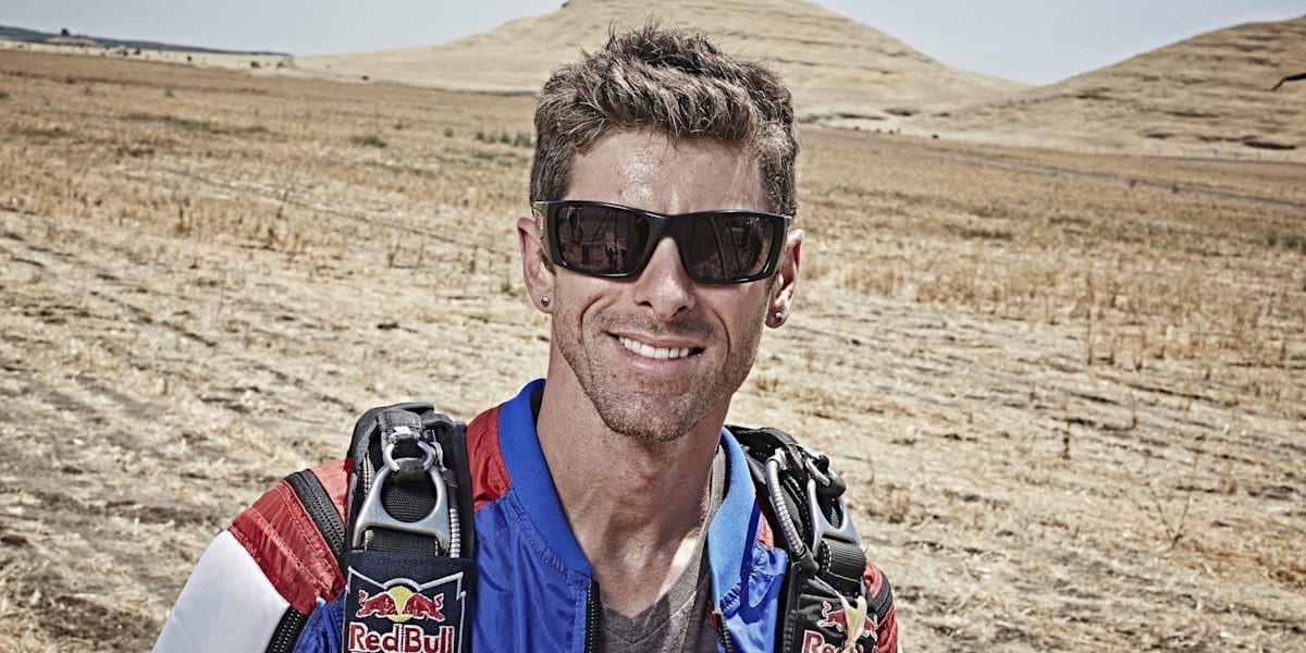 Sean MacCormac B.A.S.E. jumping and skydiving