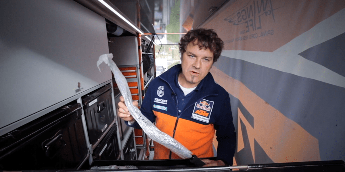 Markus Ketteler y el camión de apoyo de KTM