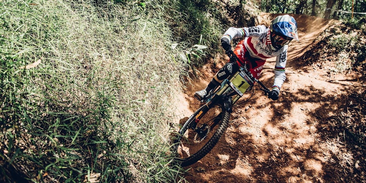 UCI MTB WC 2016: Rachel Atherton's winning run – Cairns