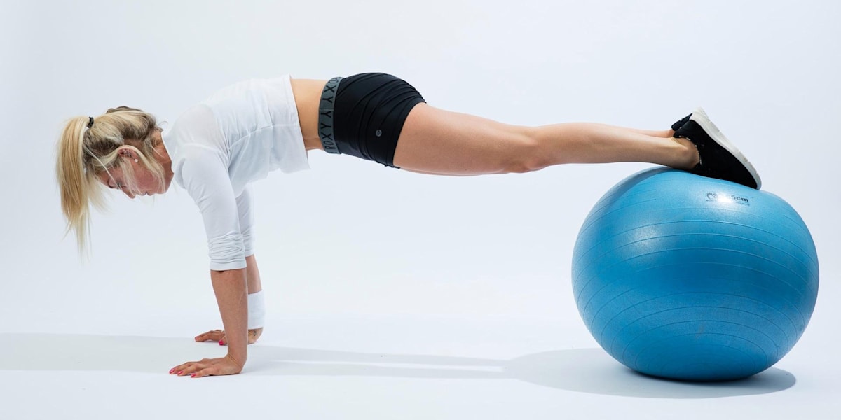 6 Ways to Get Snowboard Fit With Aimee Fuller