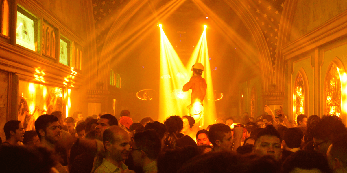 ¡Así es Theatron, para vivir la rumba a otro nivel!