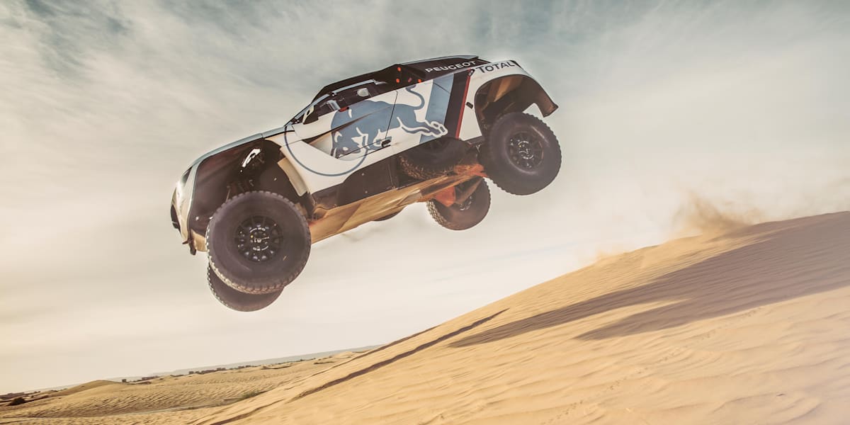 Dakar Rally: Red Bull team race in the desert *video*