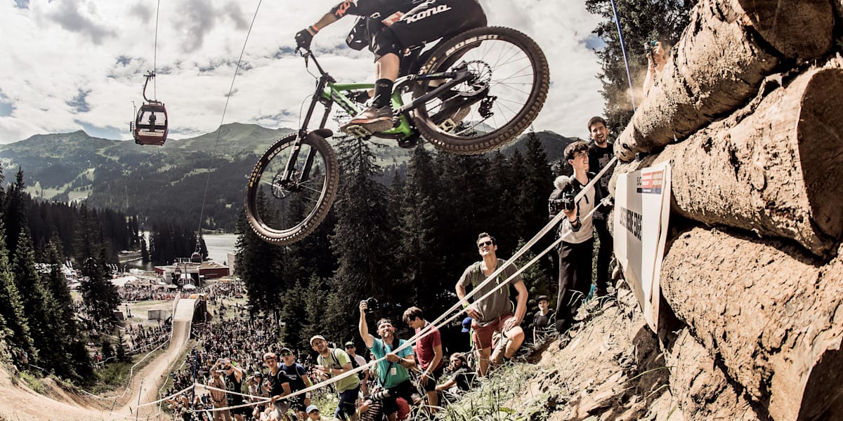 MTB drop off technique: How to ride mountain bike drops