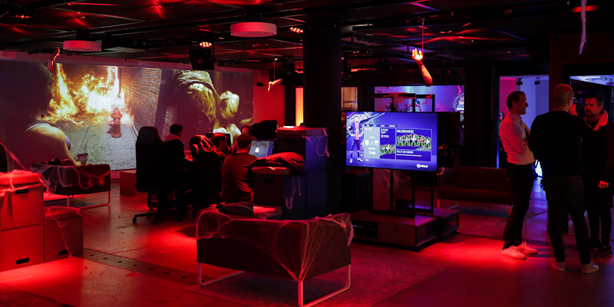 PICTURE HIGHLIGHTS from the Red Bull Gaming Sphere