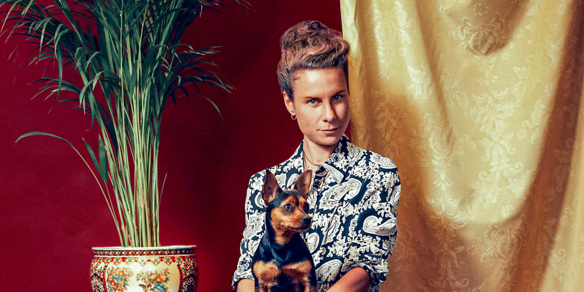 Interview : Phanee de Pool, du Flic à la Scène