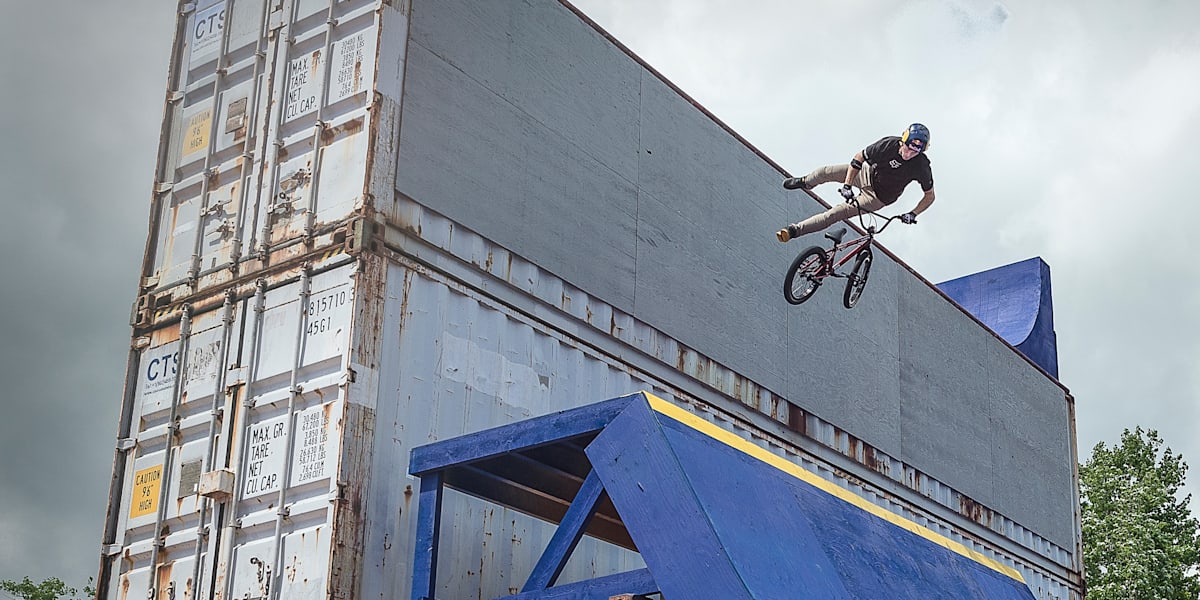 Drew Bezanson's Uncontainable BMX park video